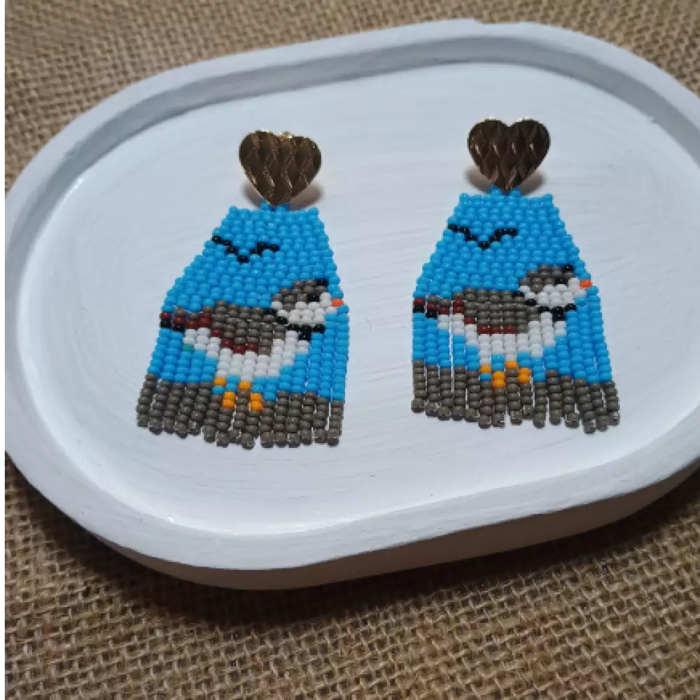 ARETES AVE FONDO AZUL - La Plaza Morada