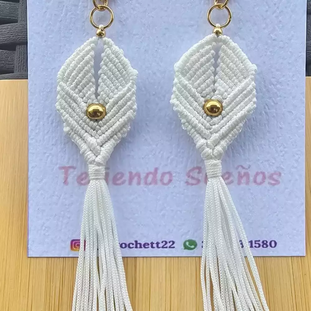 Aretes tejidos en Macrame LUCIA BLANCO - La Plaza Morada