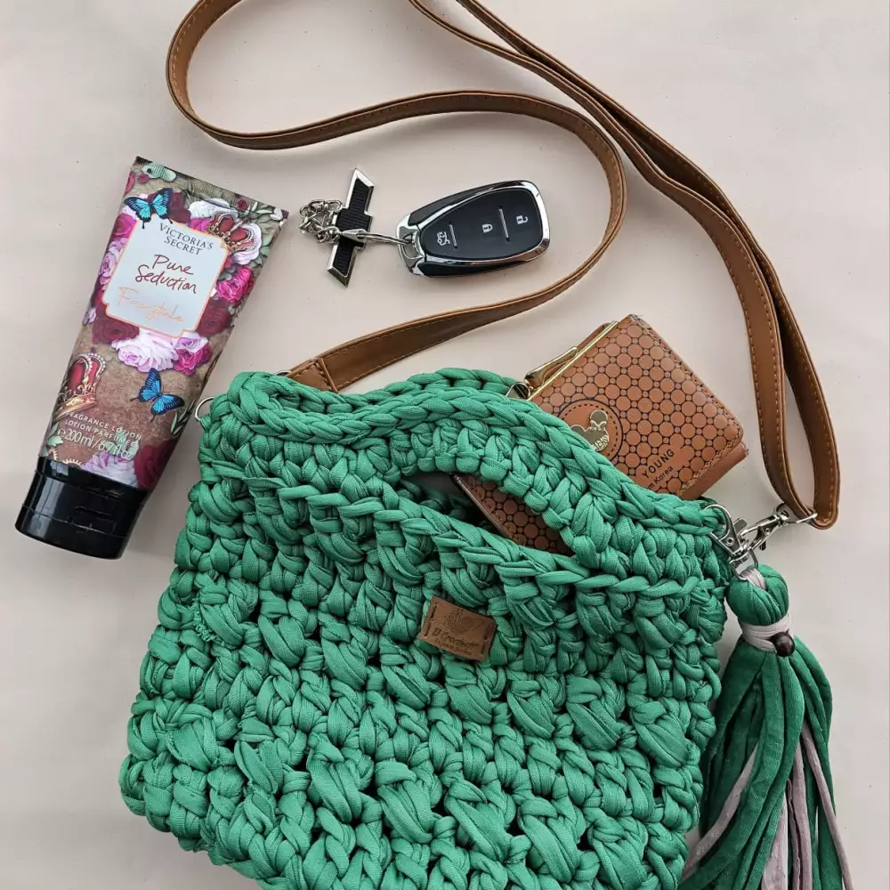 Bolso en trapillo tejido a crochet MARGARA - La Plaza Morada