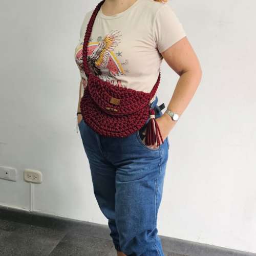 Bolso en Cordón tejido a crochet YARA VINOTINTO - La Plaza Morada