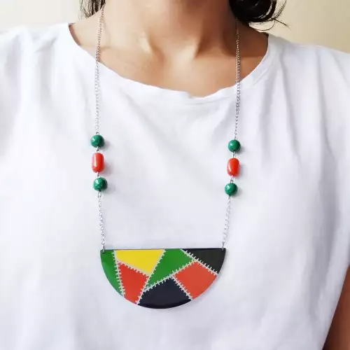 Collar grande colores - La Plaza Morada