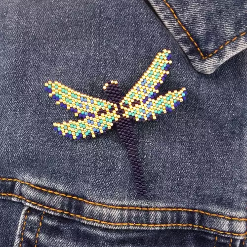 PRENDEDOR LIBELULA EN TONOS AZULES Y AGUAMARINA - La Plaza Morada